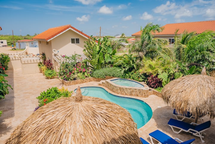 Spacious 4-bedroom Apartment 2 Km From Eagle Beach - Aruba