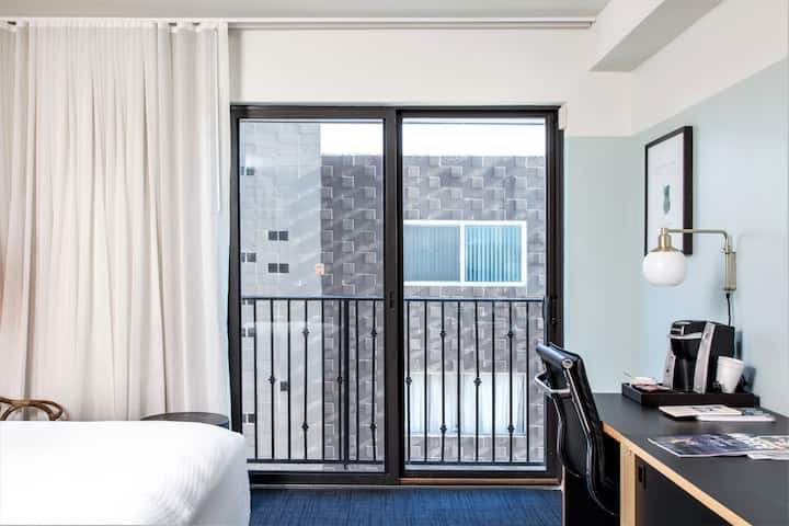 Ocean Bliss | Automotive Museum. Rooftop Lounge - Santa Mónica, CA