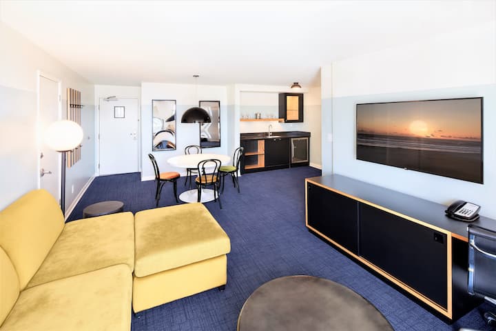 Sandy Stay | Fine Dining . Private Suite - Santa Monica, CA