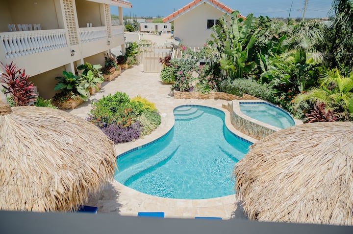 Huge 4-bedroom Apartment 2 Km From Eagle Beach - Aruba