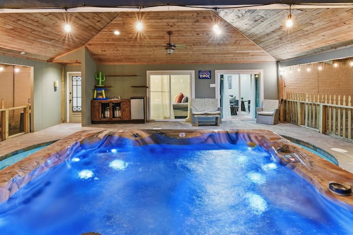 Pool Hot-tub - 4 Br Luxury Home In Friendswood! - Pearland, TX