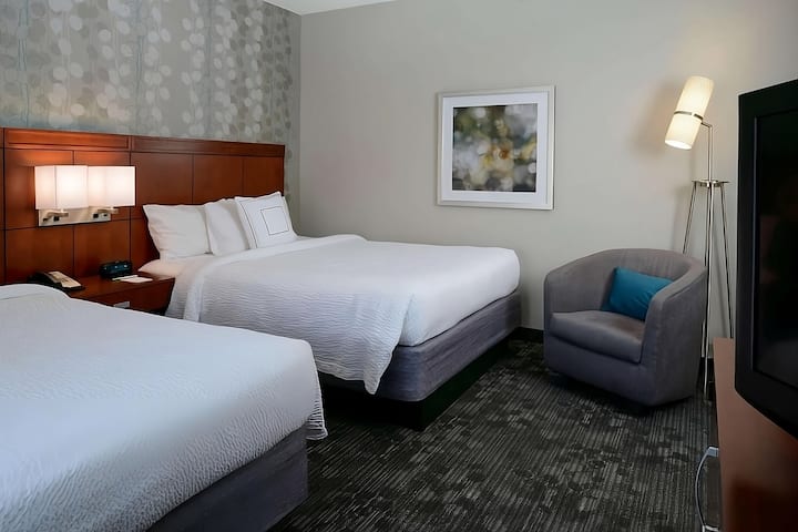 3 Spacious Pet-friendly Units, Pool, Free Parking! - Kansas City