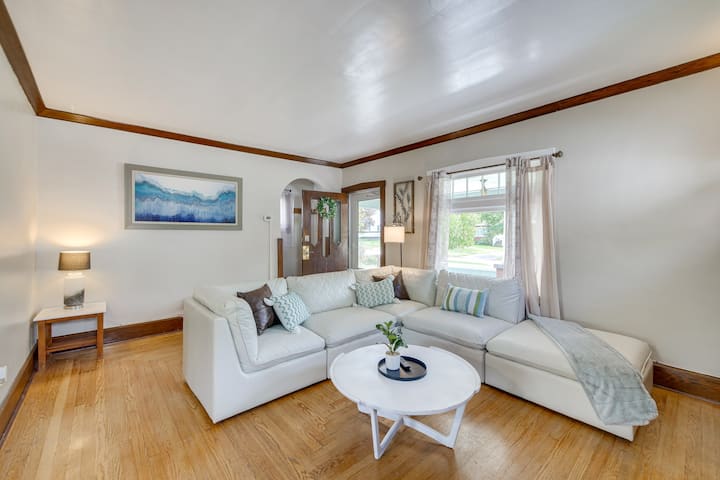 Welcoming Home In Youngstown W/ Private Backyard! - Youngstown State University, Youngstown