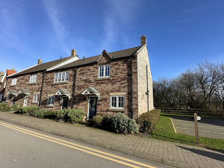 Monty's Maison - Pool And Beach Access - Filey