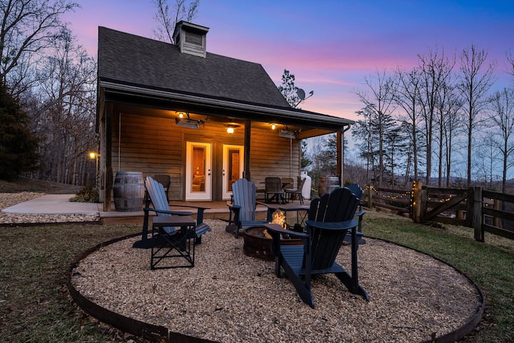 Blue's Barn: Central To Wineries & Breweries - Nellysford, VA