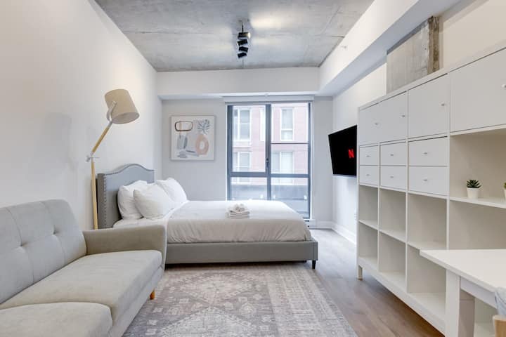 *Brand New Construction, Studio In Old Port -2b - Montreal