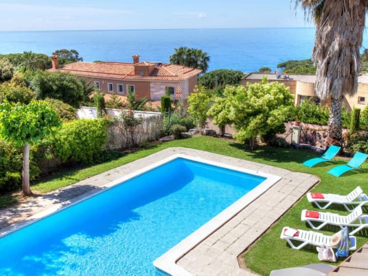 Exclusive 6 Bedroom Villa, Costa Brava Villa 1035 - Costa Brava