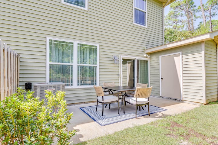 Charming Navarre Townhome: 5 Mi To Beach! - Navarre, FL