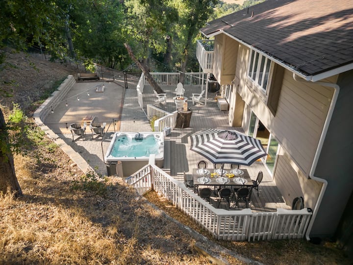 Hidden Oaks Farmhouse By Avantstay | Hot Tub, Deck - Atascadero, CA