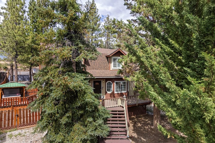 Near Bear Mtn, Sleeps 7, Hot Tub - Big Bear Lake, CA