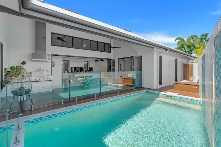 Belle Escapes 100 Cascade Palm Cove - Cairns