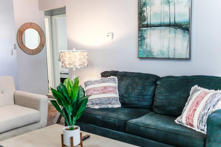 Sojourn | Ocean Hideaway | 2 Bedroom - Norfolk, VA