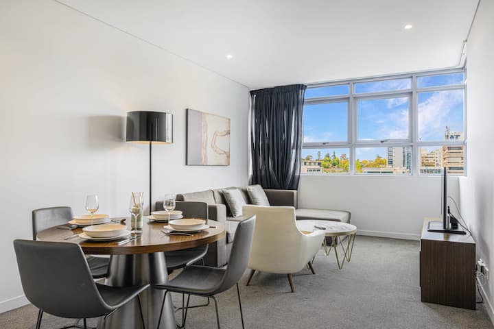 Prime Location 1bd Apartment In Chatswood - North Sydney