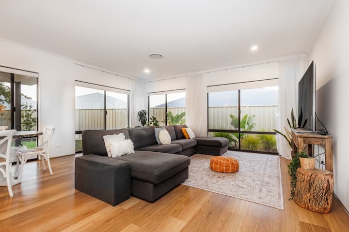 Pet-friendly. Bright And Spacious Dunsborough Home - Dunsborough