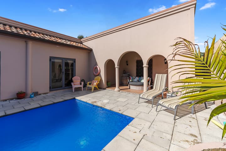 Poolside Serenity - Papamoa Beach Holiday Home - Te Puke