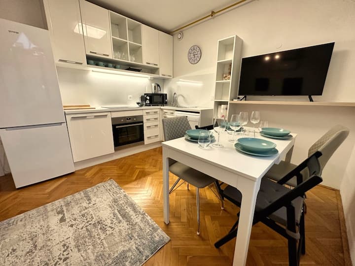Charming City Loft Apartment With Free Parking - Liubliana