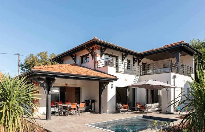 Villa Fabienne En Plein Centre Ville Avec Piscine - Andernos-les-Bains
