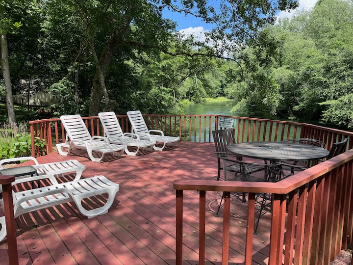 Riverfront Cabin • Hot Tub • Near Blue Ridge - Blue Ridge, GA