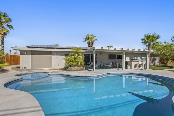 3 Bdr Desert Oasis In The Heart Of Palm Springs! - Palm Springs, CA