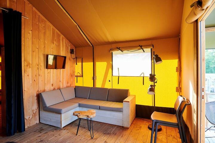 Relax In This Safari Tent With Jacuzzi | 6 People - Raalte