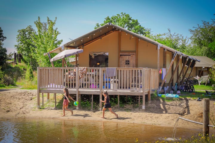 6-person Luxury Safari Tent By The Water - Deventer