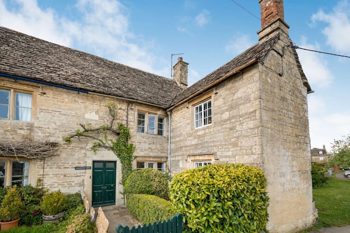 Dog Friendly 4 Bed Holiday Cottage - Gassons View - Burford, UK
