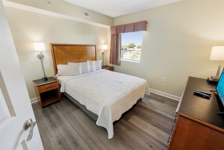 Spacious, Bay View - Close To Boardwalk, Location! - Myrtle Beach, SC