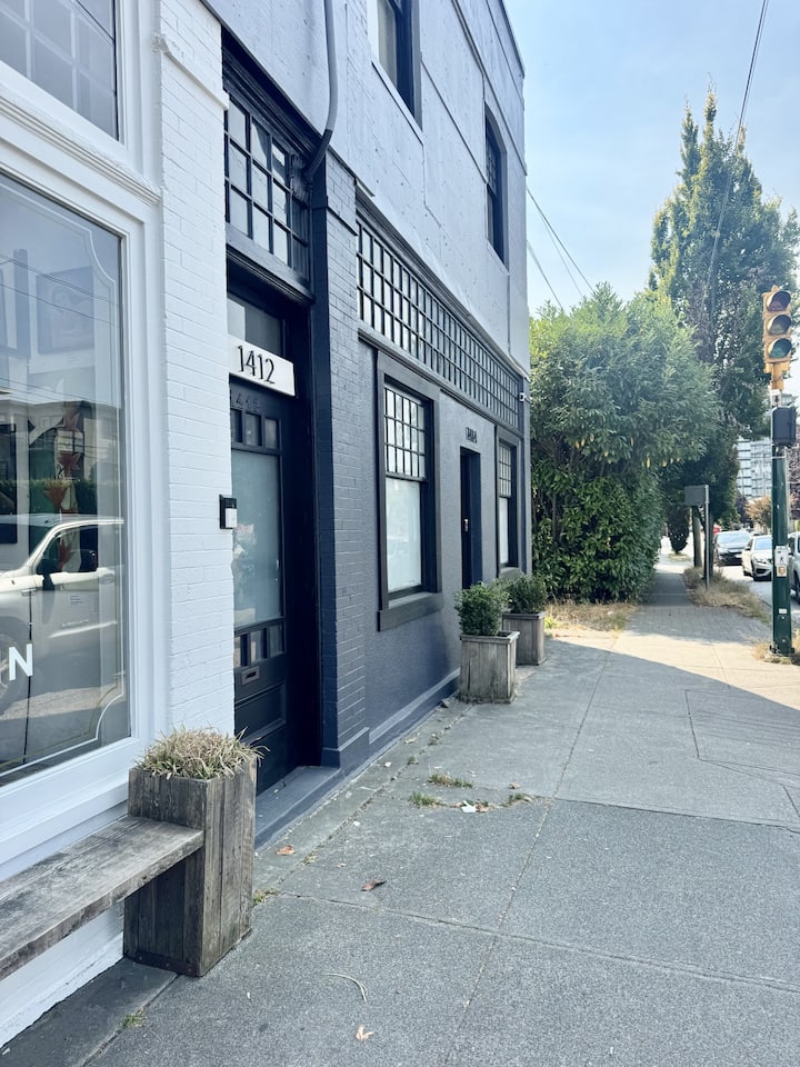 *Charming High-ceiling Home In South Van W/yard! - Vancouver