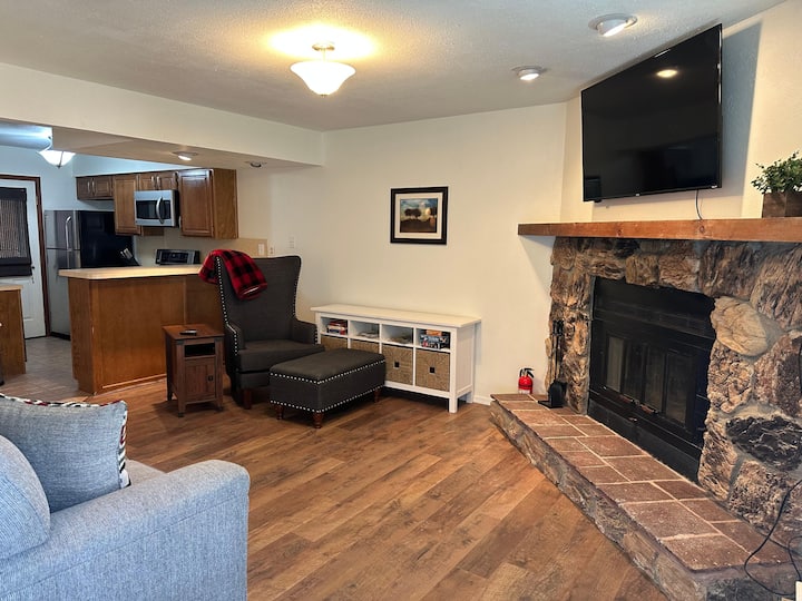 Grandview Townhouse 7, In Town, Pet Friendly, Wifi - Red River, NM
