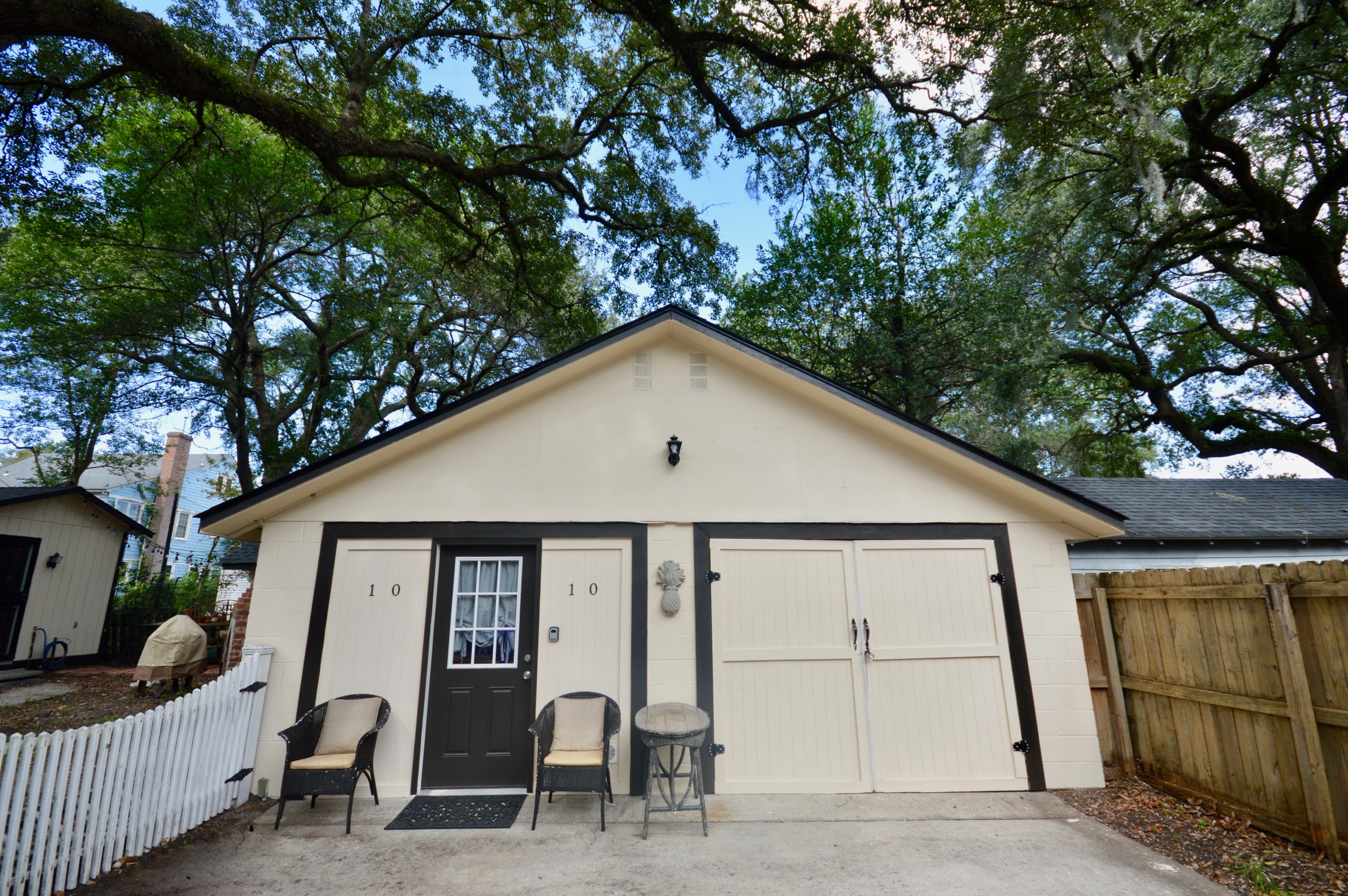 Boho Converted Garage Apt. - Cozy & Convenient! - Guesthouses for Rent ...