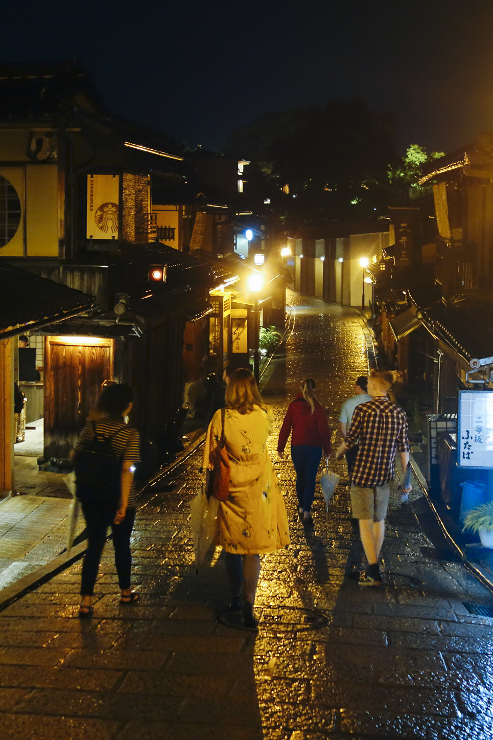 Gion Night Walk & Geisha spotting - Airbnb