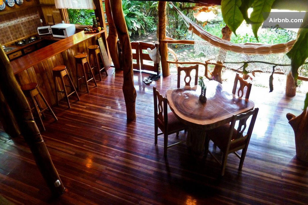 Caribbean Jungle Tree House by Sea in Cahuita