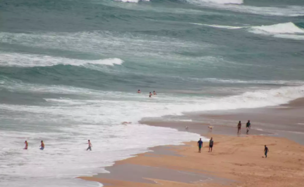 Appartement à Plage des Nations: Piscine+ Plage - Condominiums for Rent ...