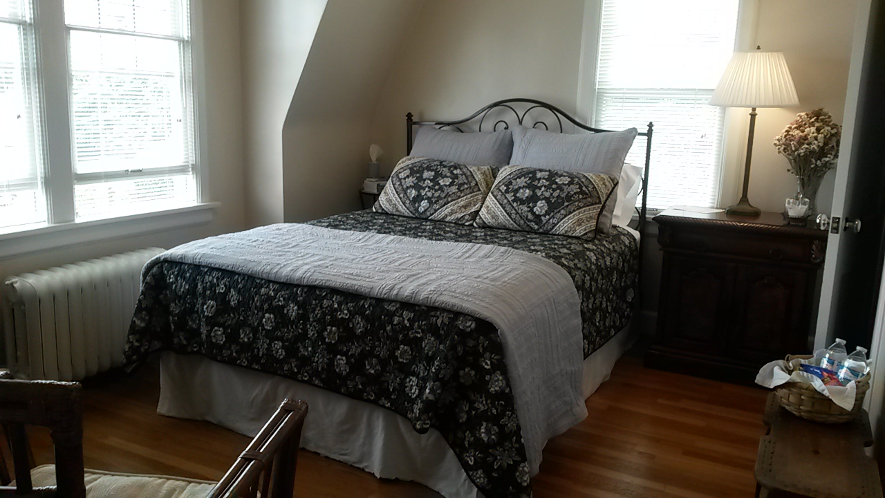 Cozy Seattle Bedroom #1 - Houses for Rent in Seattle, Washington ...