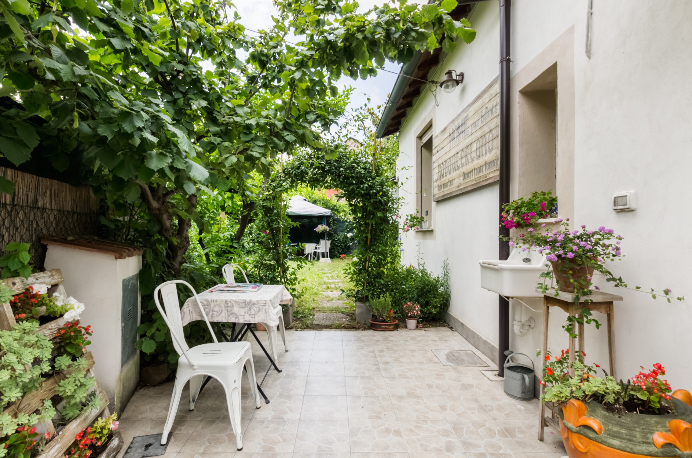 Greenhouse Colosseo Rome Center private garden! - Houses for Rent in ...