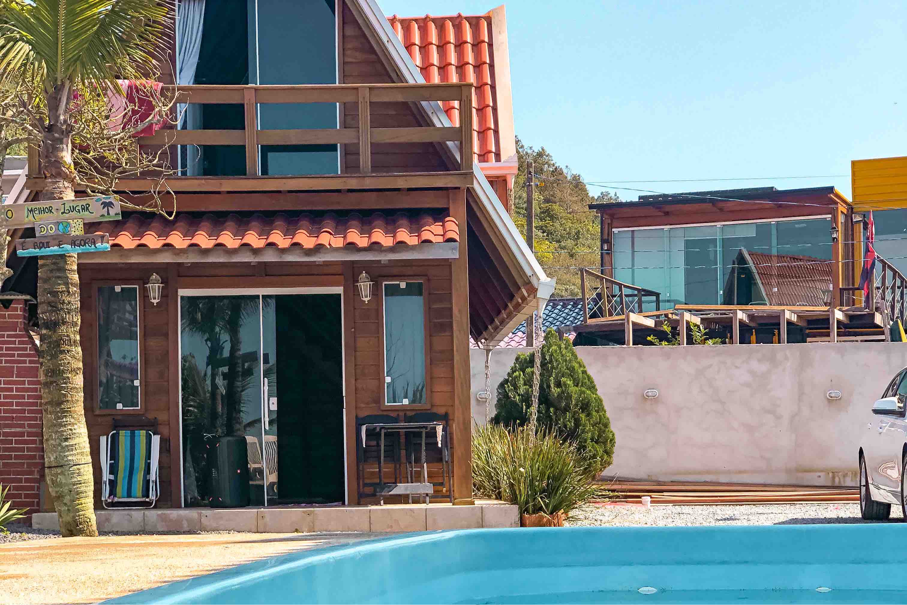 Chalé à beira mar com piscina próximo Beto Carrero - Chalés para Alugar ...