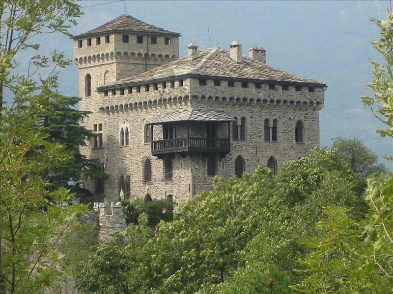 Romantic Italian Castle at the foot of the Alps - Castles for Rent in ...