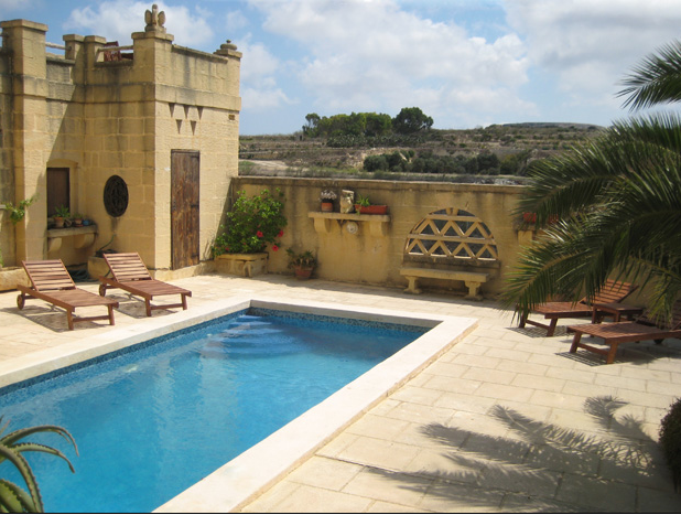Family House with Pool and Seaview - Häuser zur Miete in L-Għarb, Malta