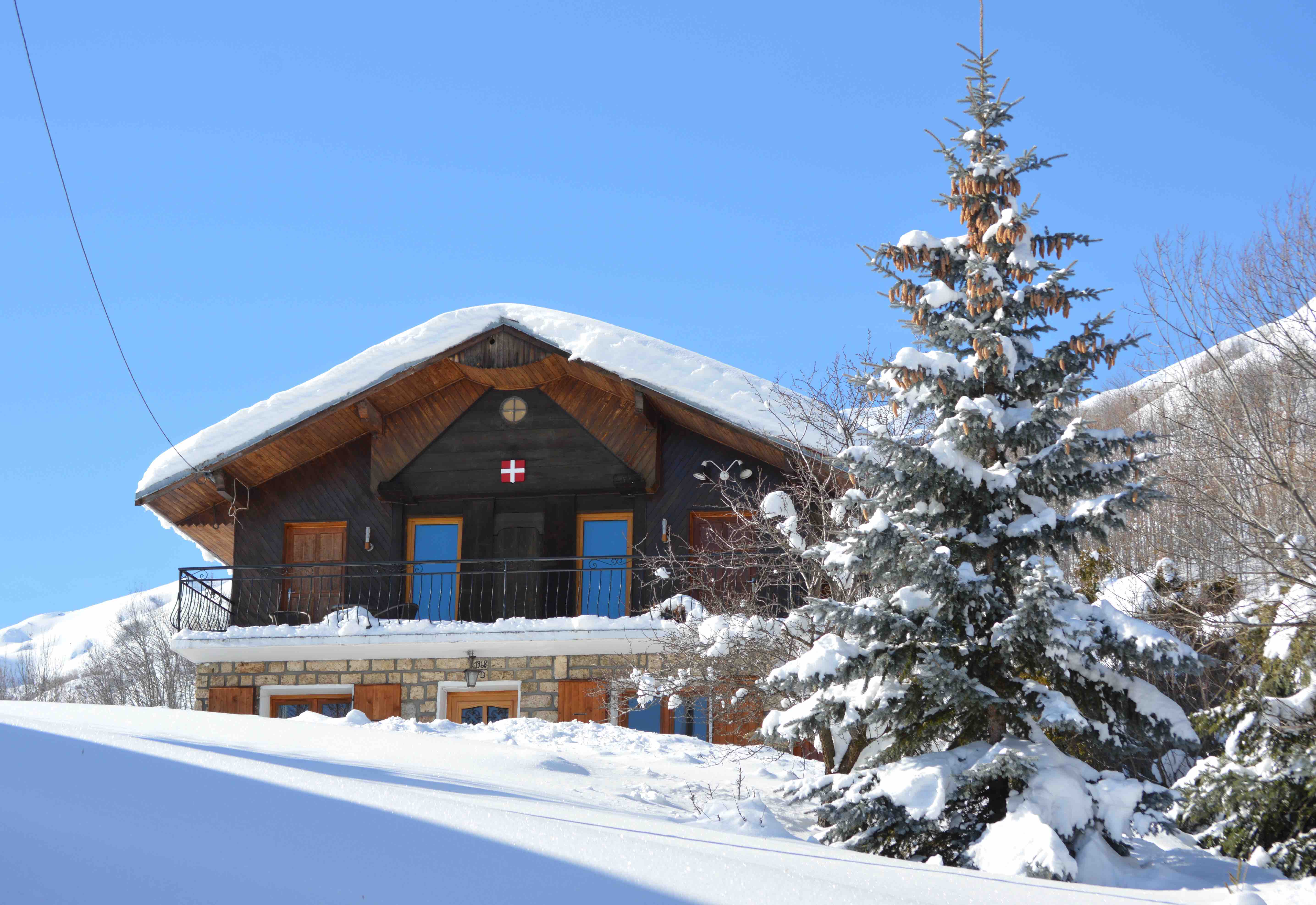 Unique, Individual Savoyard Chalet-Le Petit Chalet - Chambres d'hôtes à ...