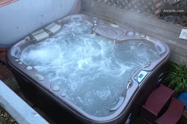 Ocean Views, Jacuzzi, OD Fireplace in Pacific Grove