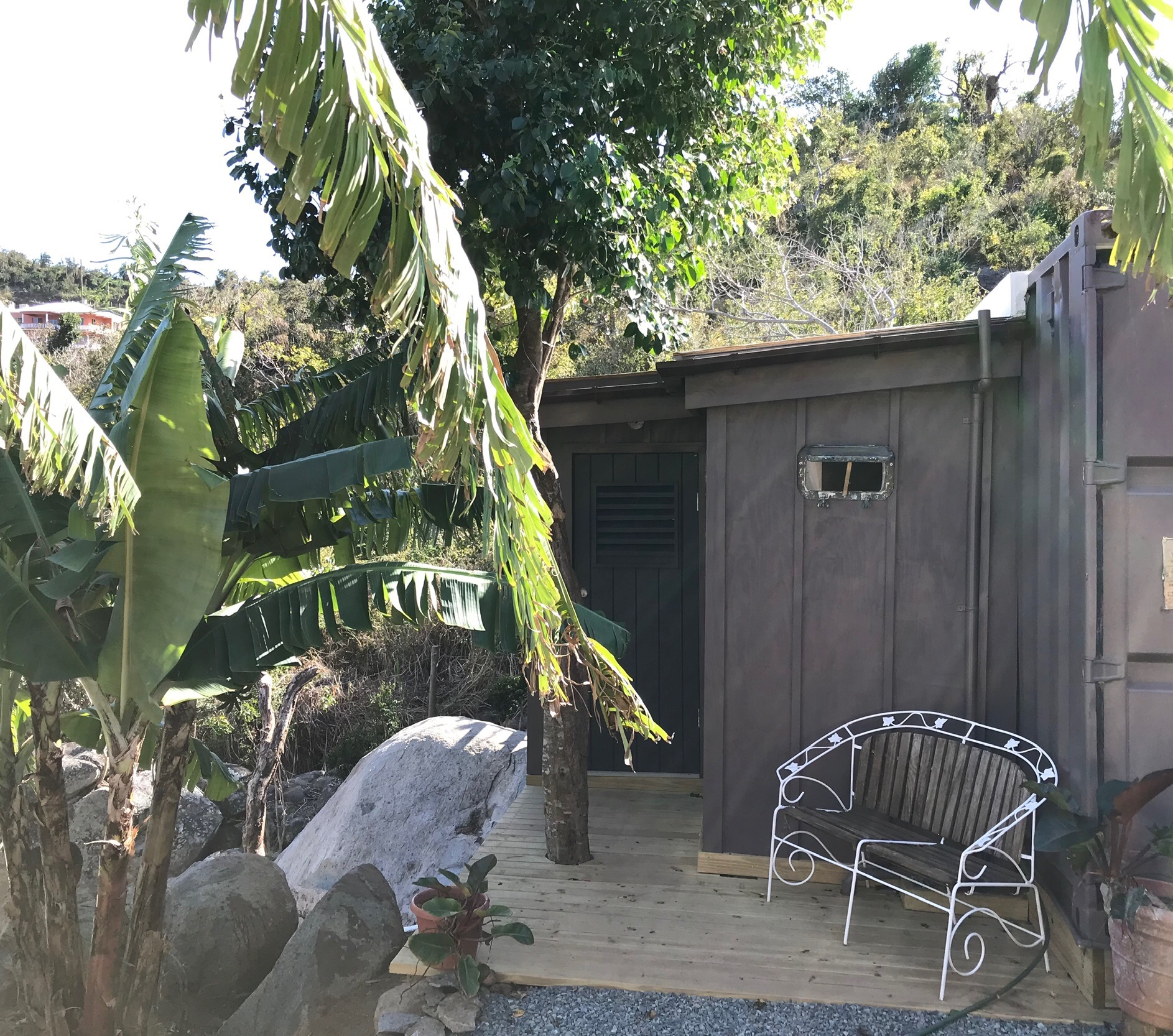 Tiny Cozy Shack 8 minutes from Beef Island airport - Huts for Rent in ...