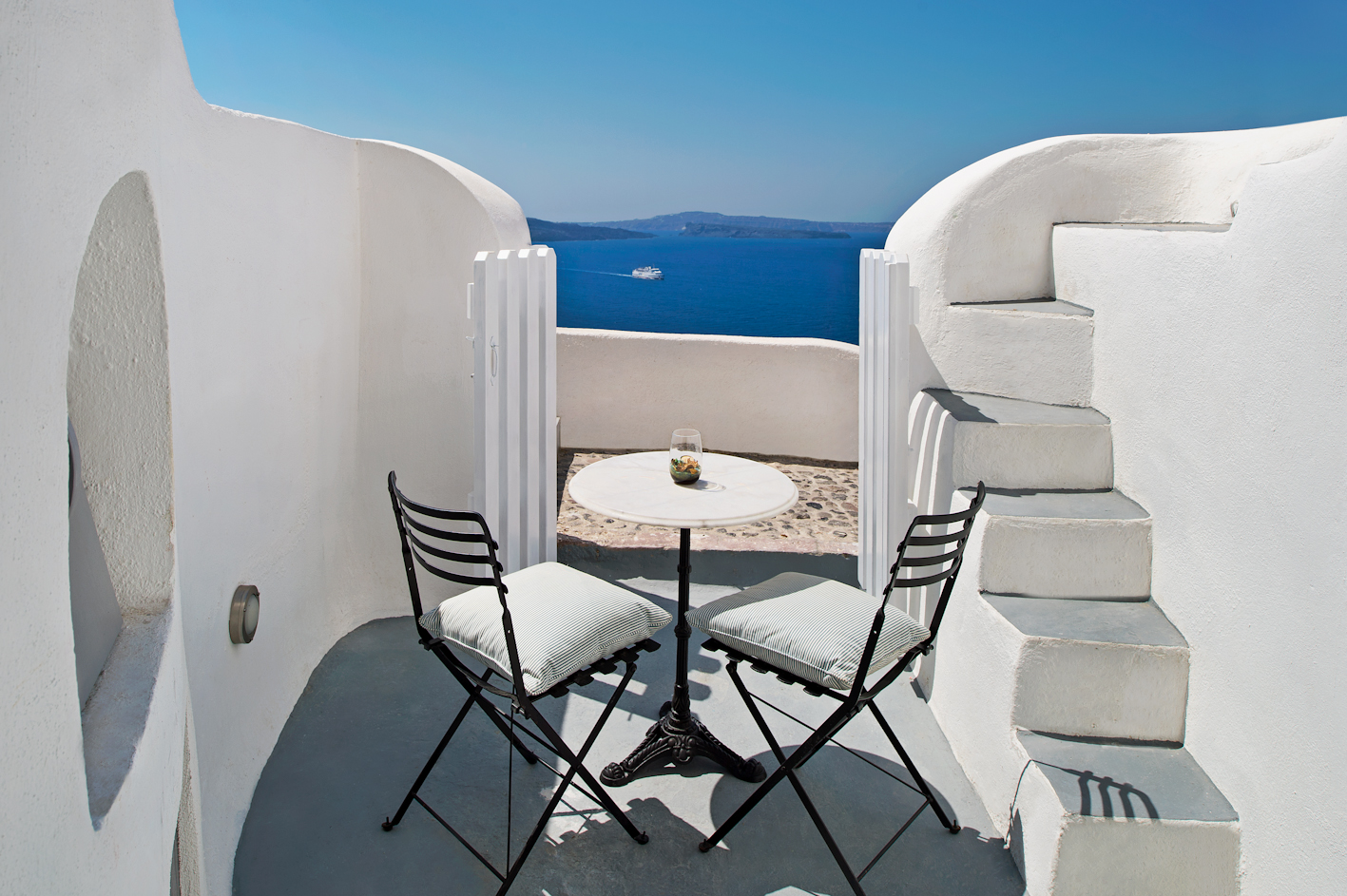 SOUL CAVE HOUSE-VOLCANO VIEW - Houses for Rent in Oia, Egeo, Greece ...