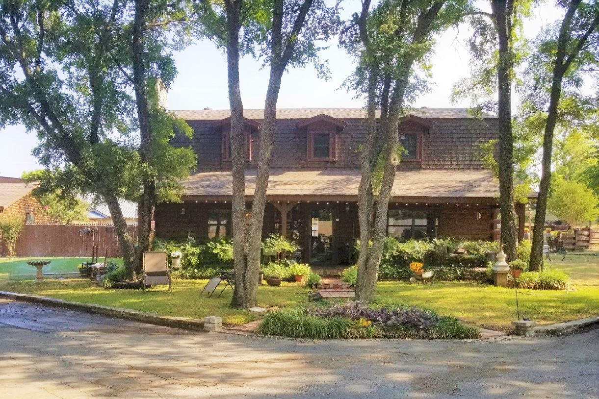4B/4B Log Cabin with an Old Western Town & Saloon - Cabins for Rent in ...