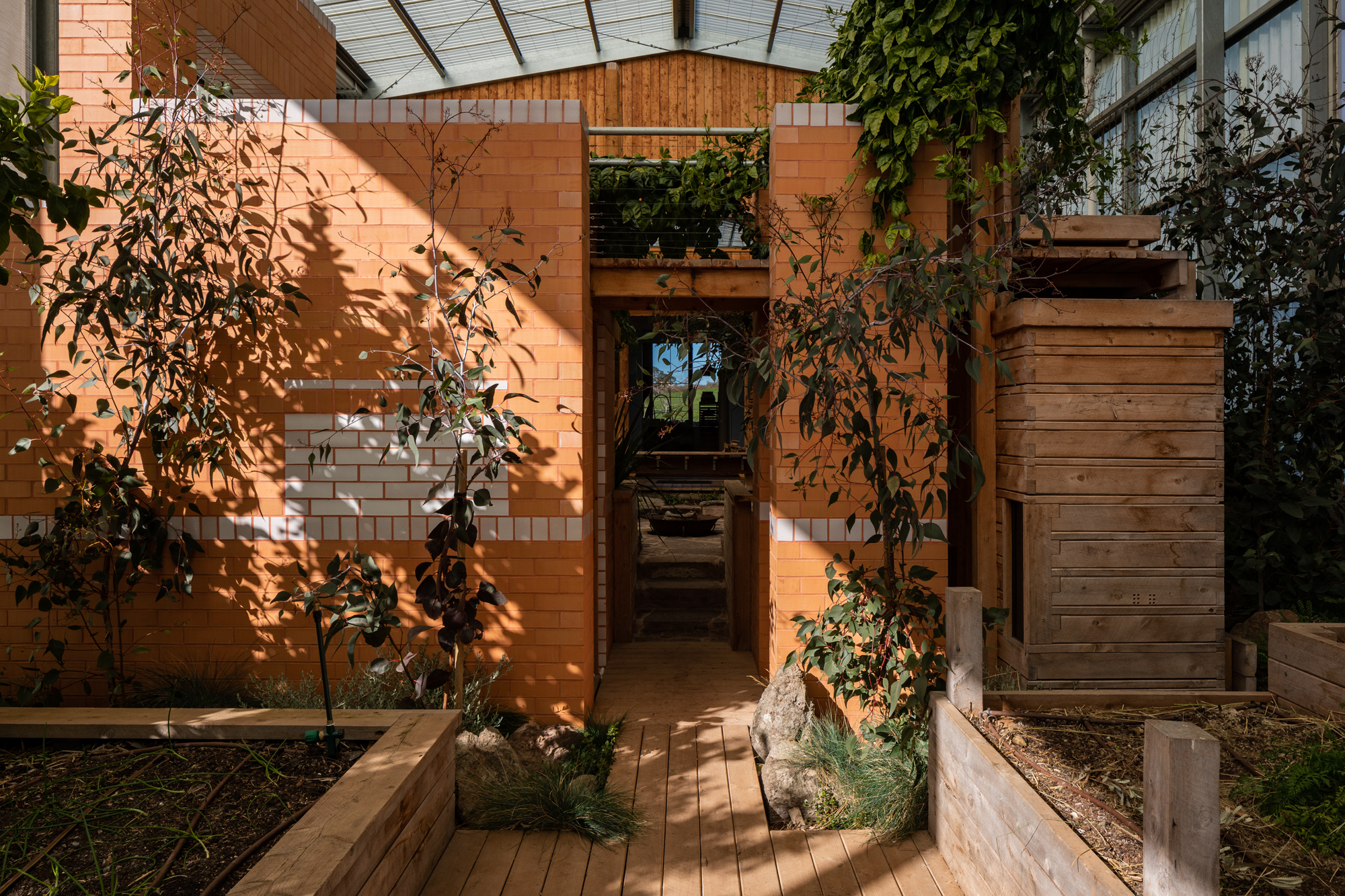 Daylesford Longhouse - House of the Year 2019 - Farm stays for Rent in ...