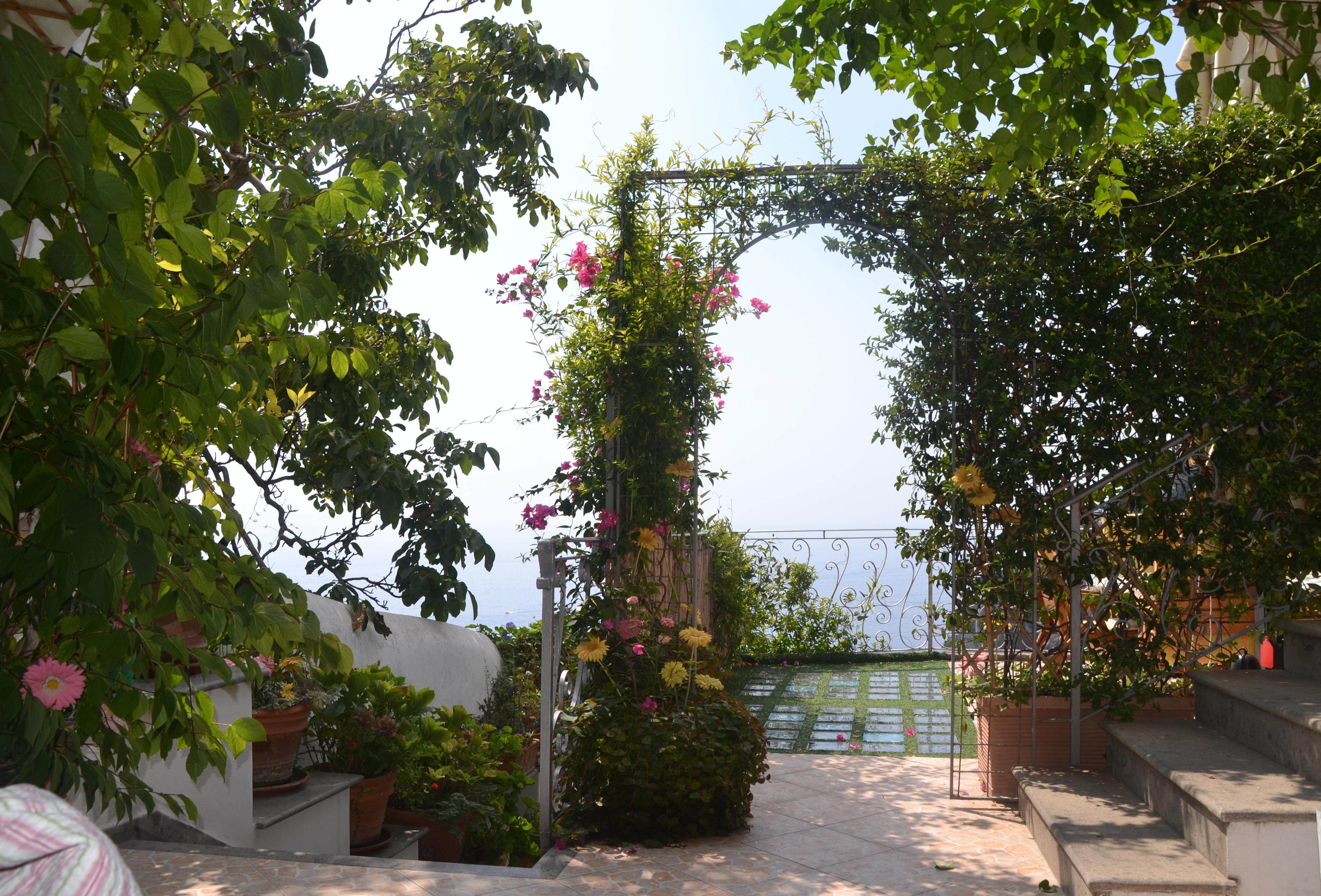 Positano Center - 6 Bedrooms, 6 Baths- Sleeps 11+1 - Houses for Rent in ...