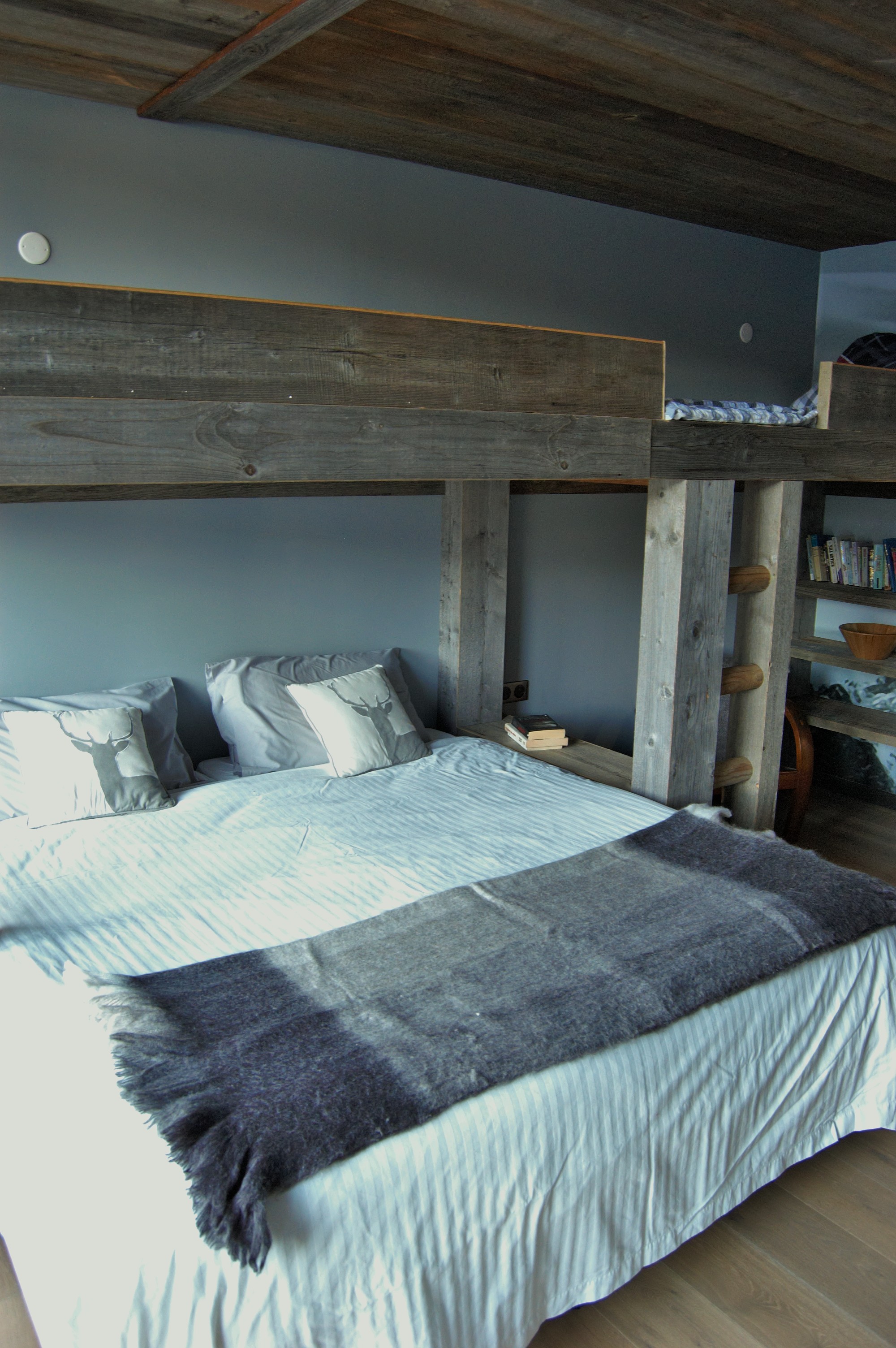 Unique loft-style chalet with amazing views - Chalets for Rent in ...