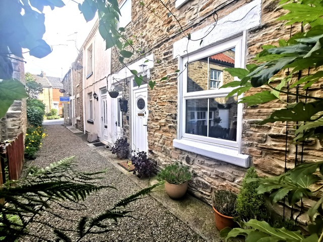 Cross Row Cottage: Fees inc! homely & wifi - Cottages for Rent in ...