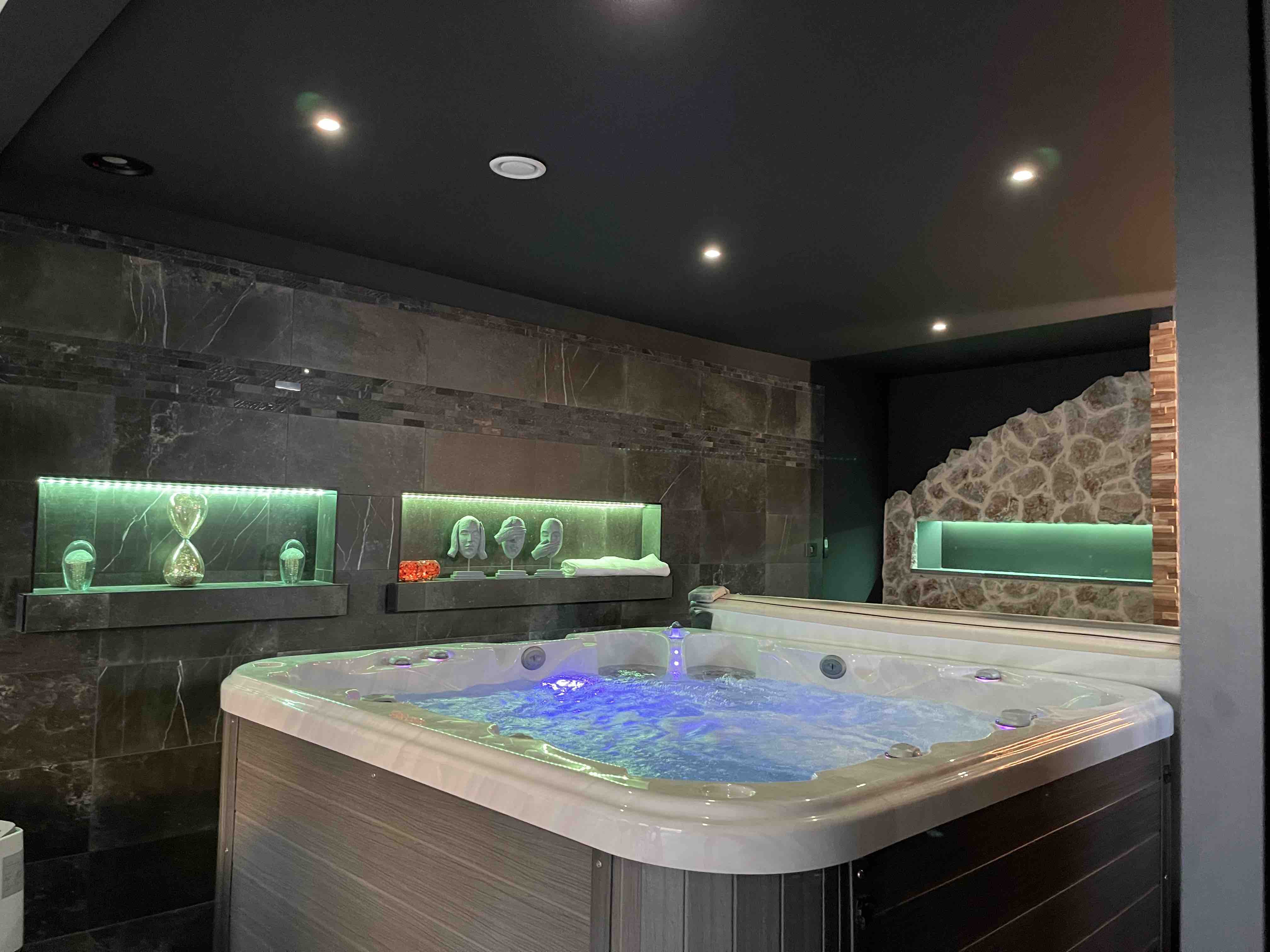 Eiffel Tower Spa (Sains en gohelle)