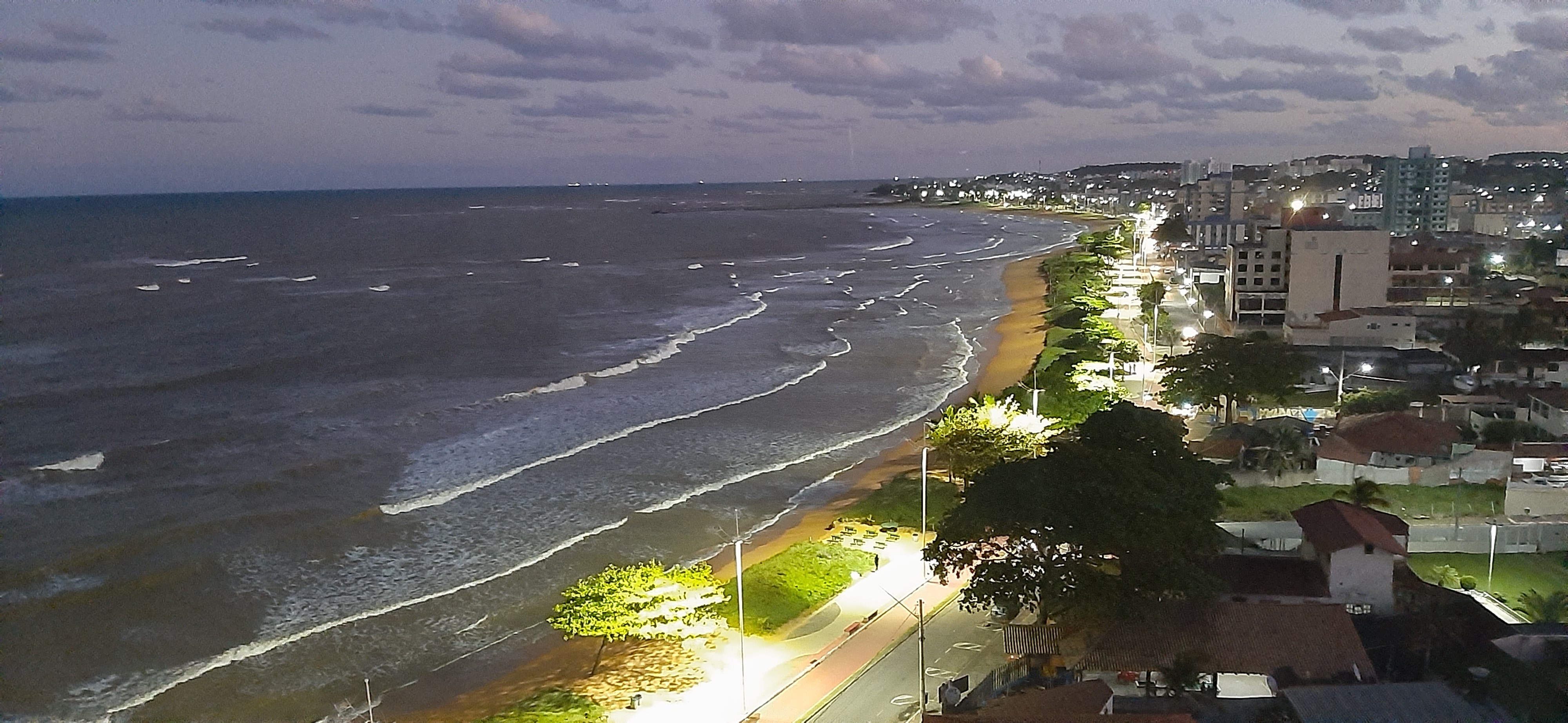 Praia de Jacaraípe-Serra(ES) de frente para o mar - Departamentos en ...