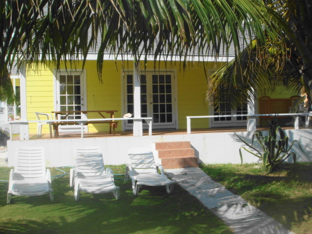 Oceanfront Cottage - Houses for Rent in Nassau, Bahamas